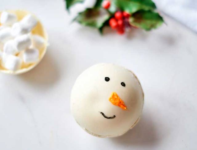 Tuesday Treats & Titles: Melting Snowman Cocoa Bombs | Silver James